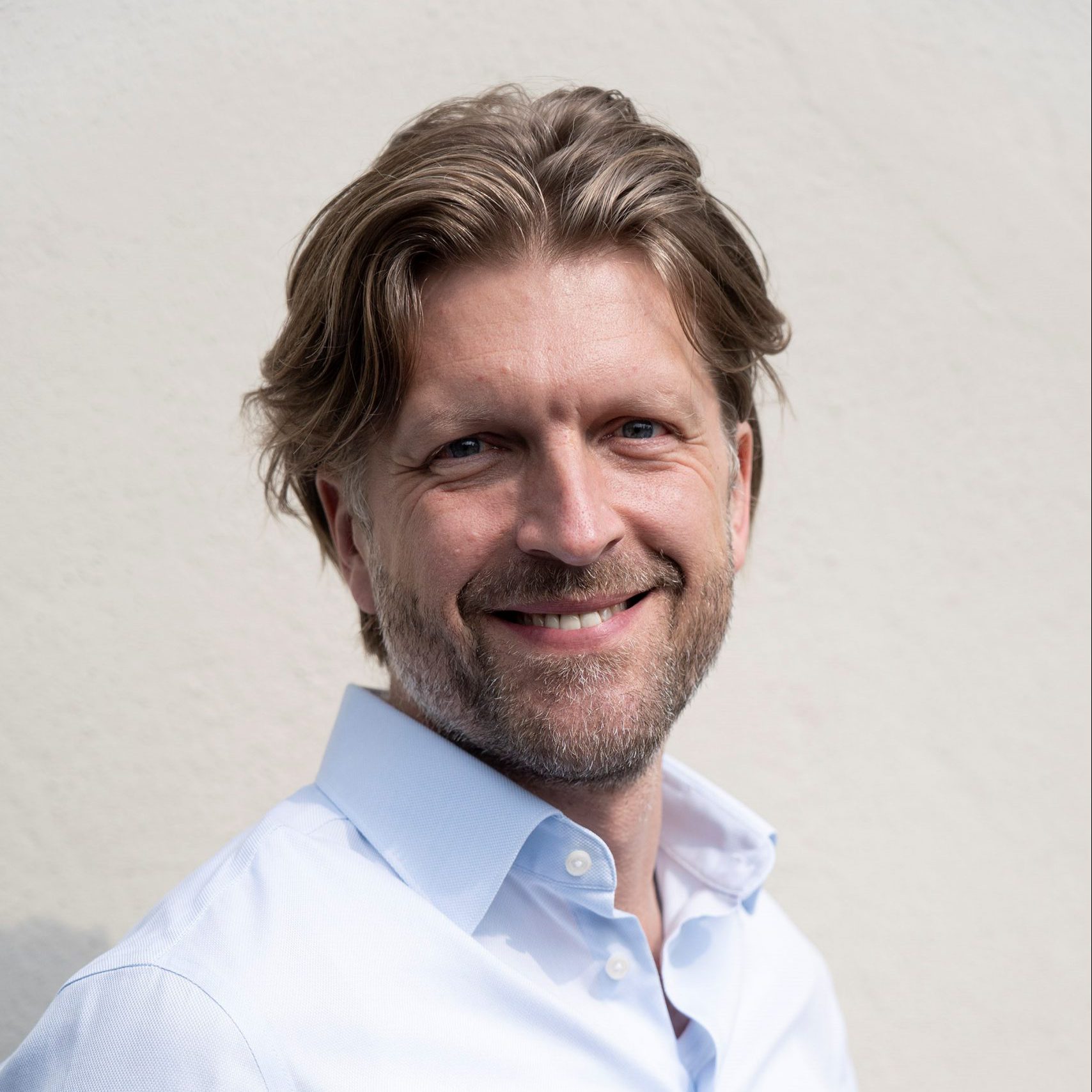 Abrona en UW, twee ADSU partners, stappen over hun schaduw heen - adsu